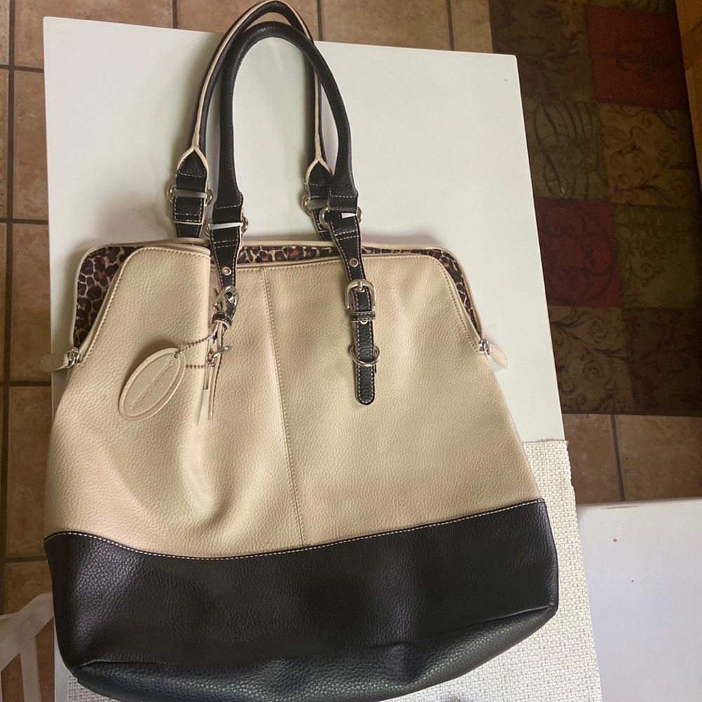 Wilson Leather Black And Tan Handbag With Leopard Pri… - Gem